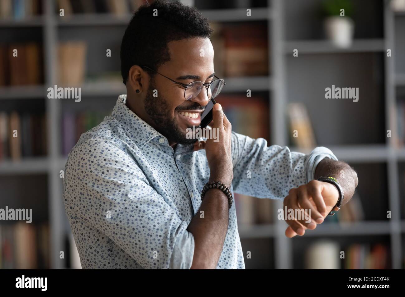 Black man making phone call hi-res stock photography and images - Alamy