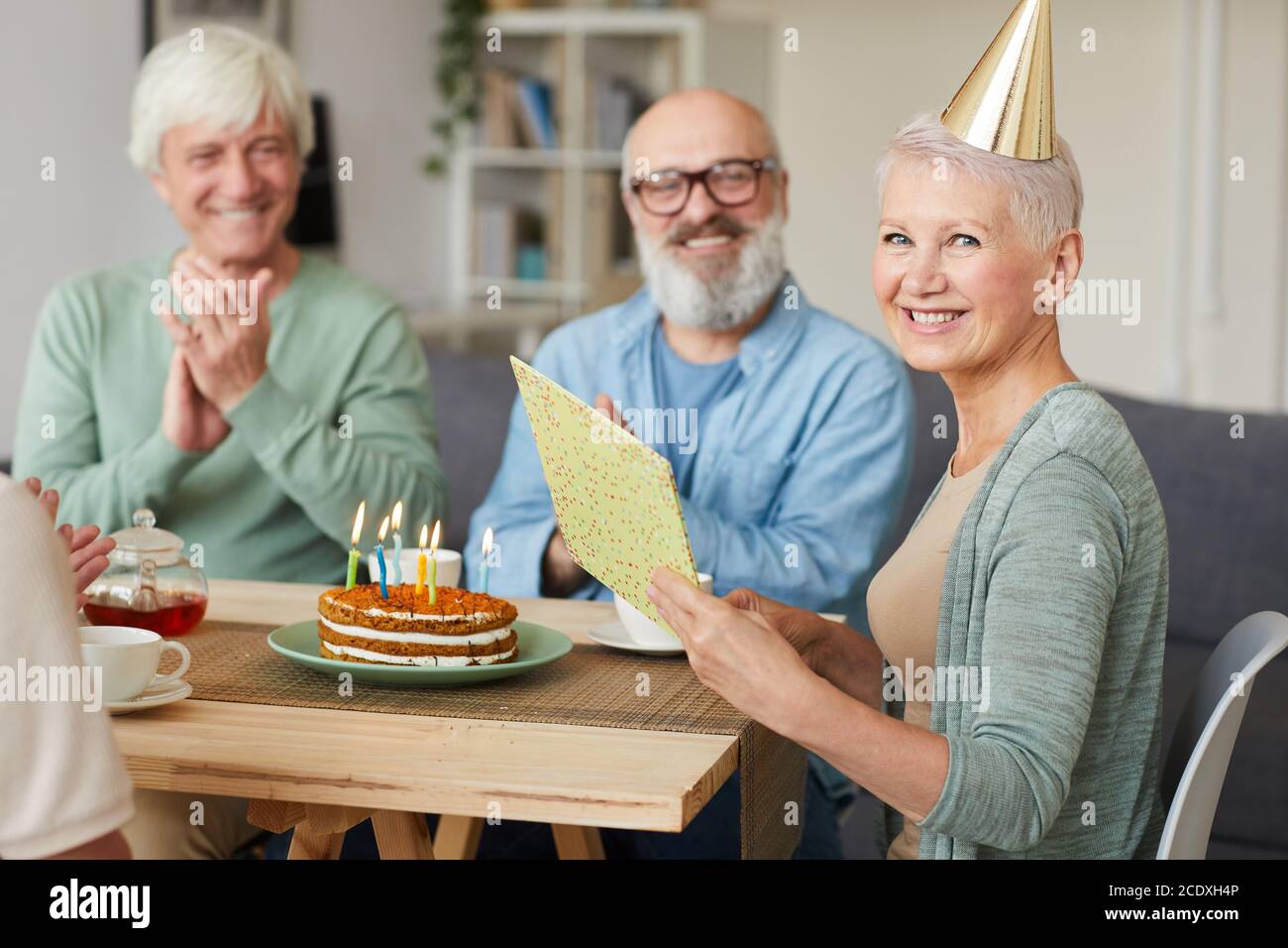 Woman reading greeting card hi-res stock photography and images - Alamy