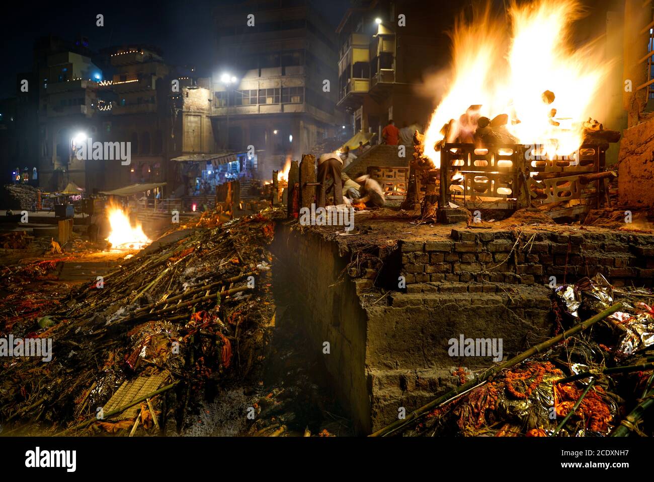 Varanasi/India-13.07.2019:Rite of burning the dead body Stock Photo - Alamy