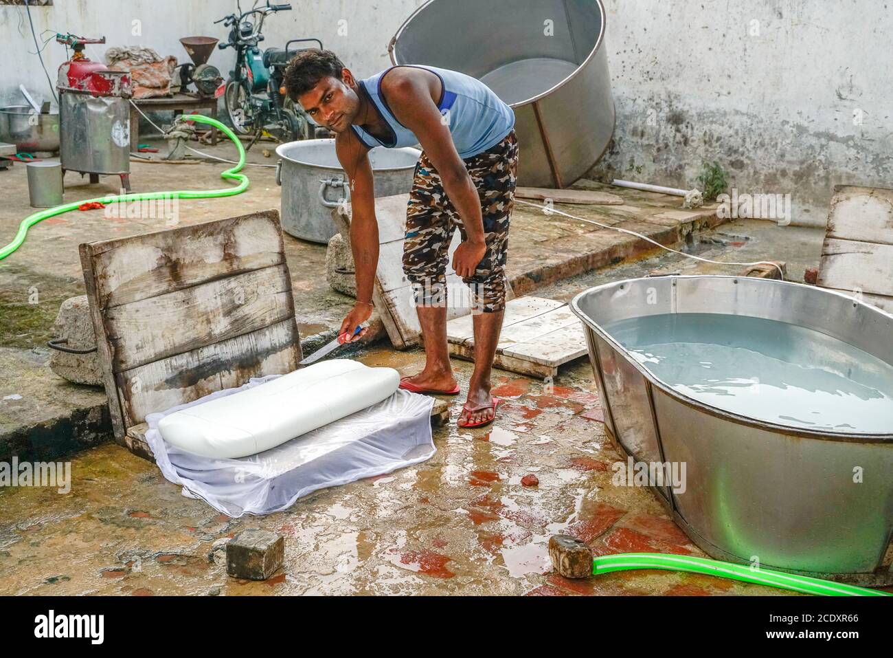 India cheese factory hi-res stock photography and images - Alamy