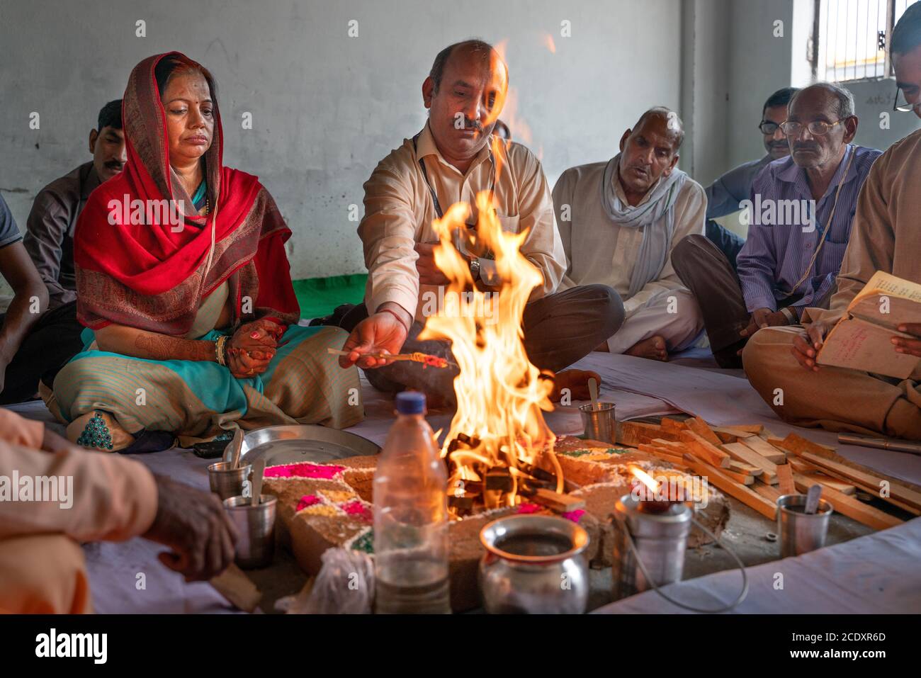 Hindu border hi-res stock photography and images - Alamy