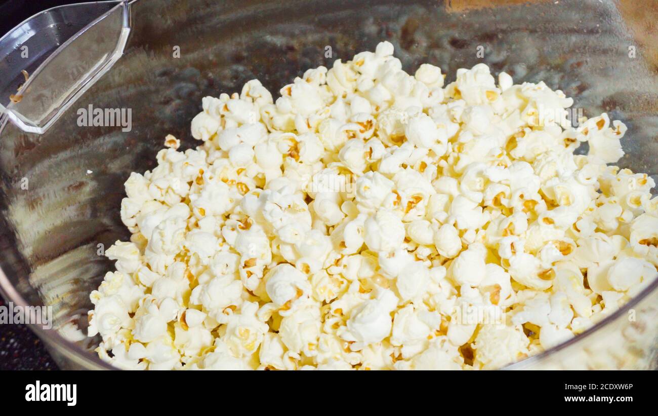 Popcorn popping machine hi-res stock photography and images - Alamy