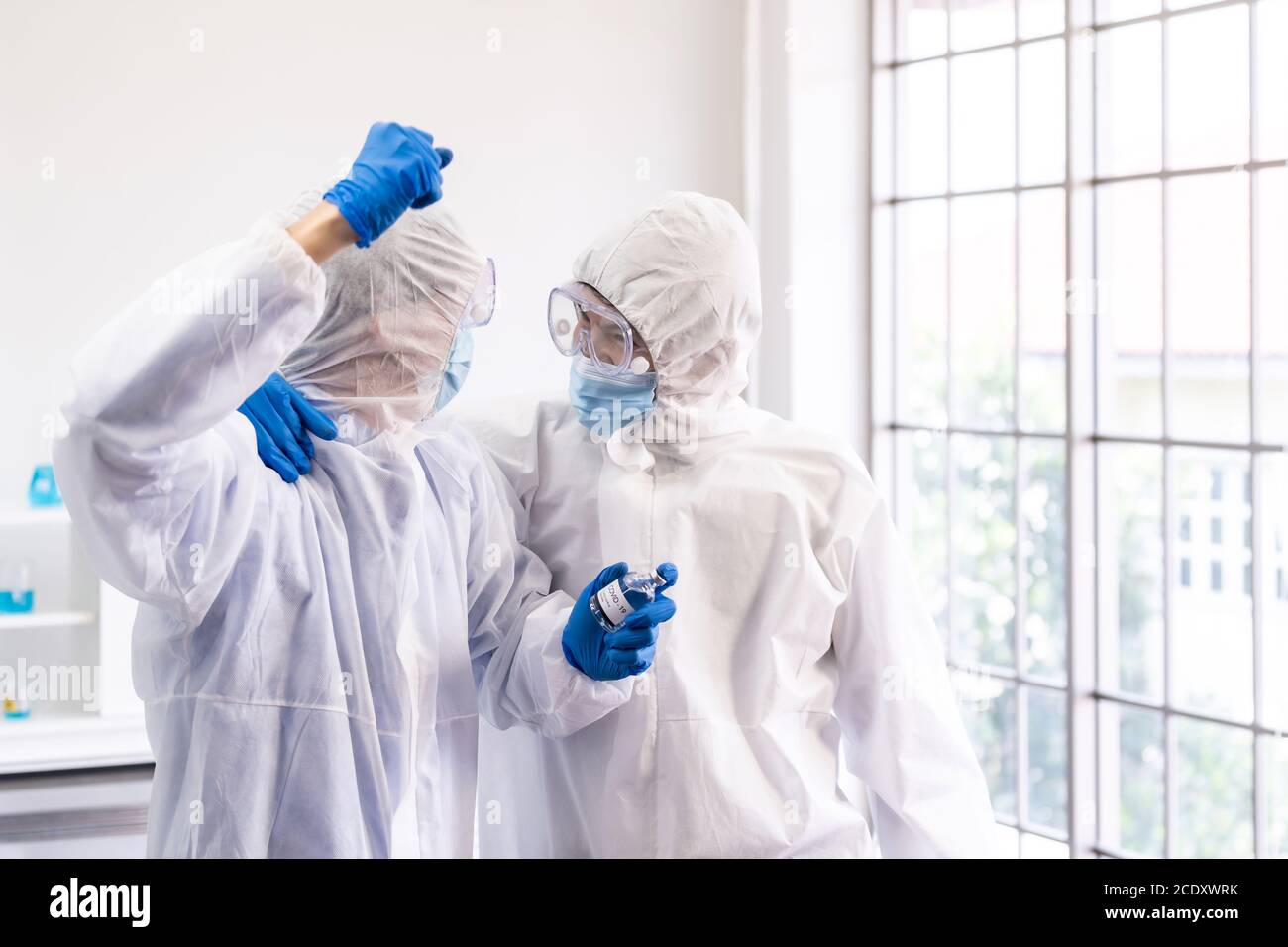 Celebrating scientists hi-res stock photography and images - Alamy