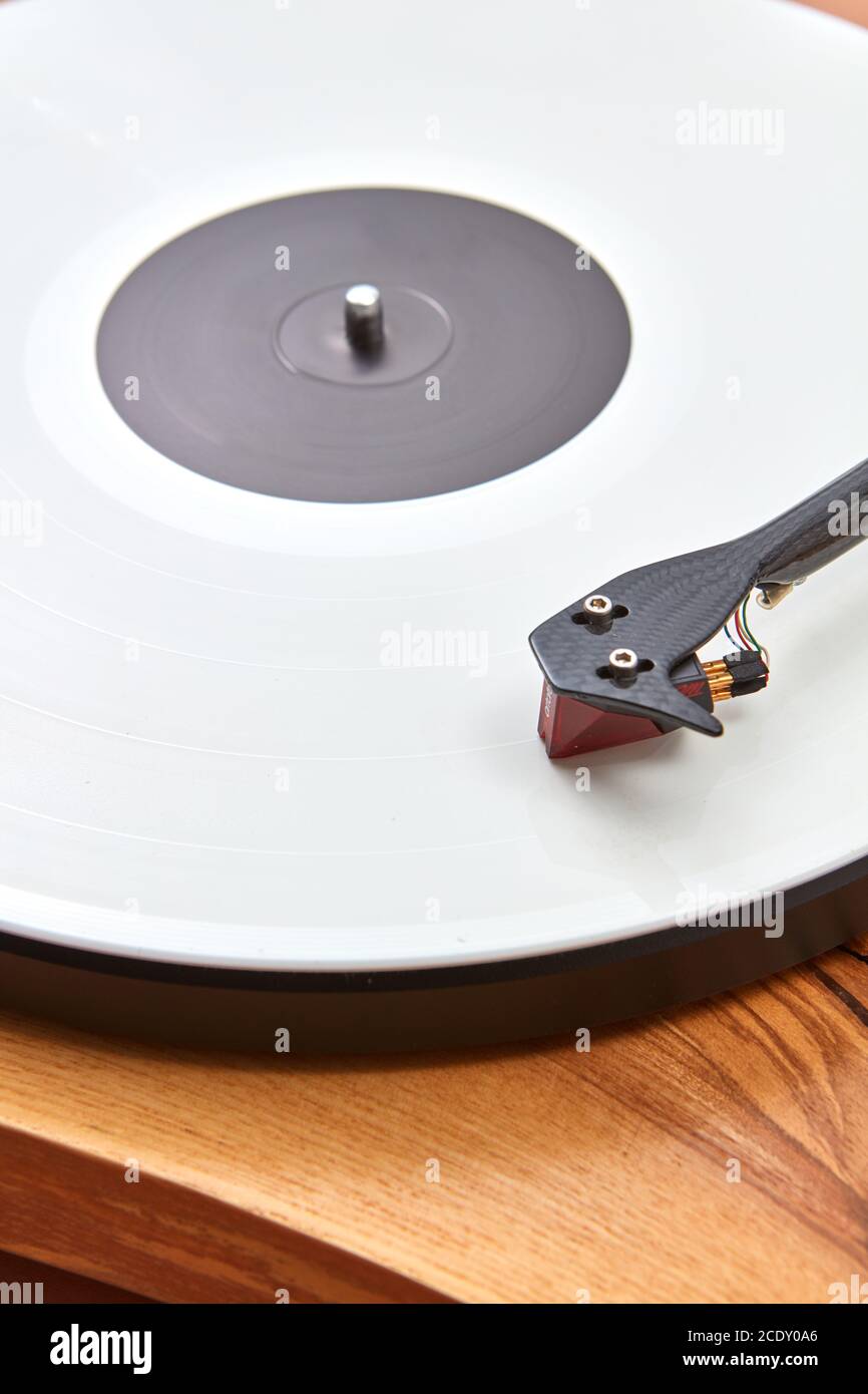 Vintage record player with vinil disc on a wooden table Stock Photo - Alamy