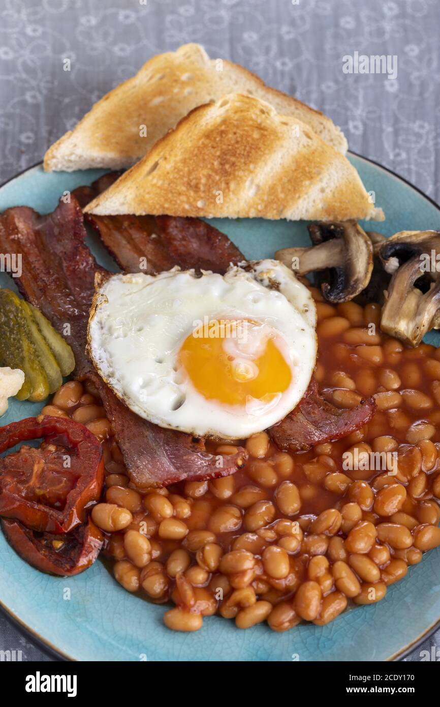 English breakfast on the plate Stock Photo - Alamy