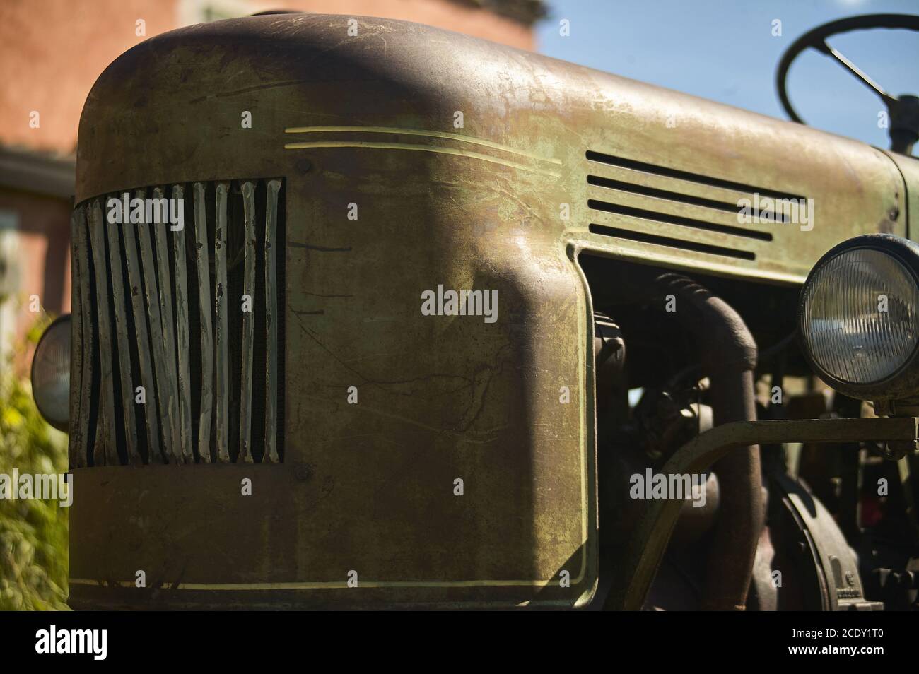 Rusty tractor hi-res stock photography and images - Alamy