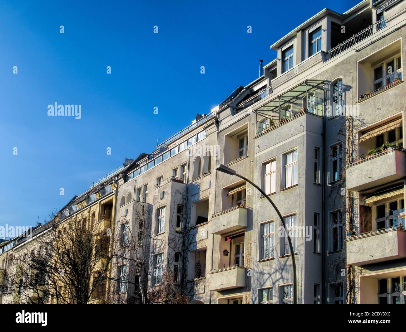 Row of buildings in berlin hi-res stock photography and images - Alamy