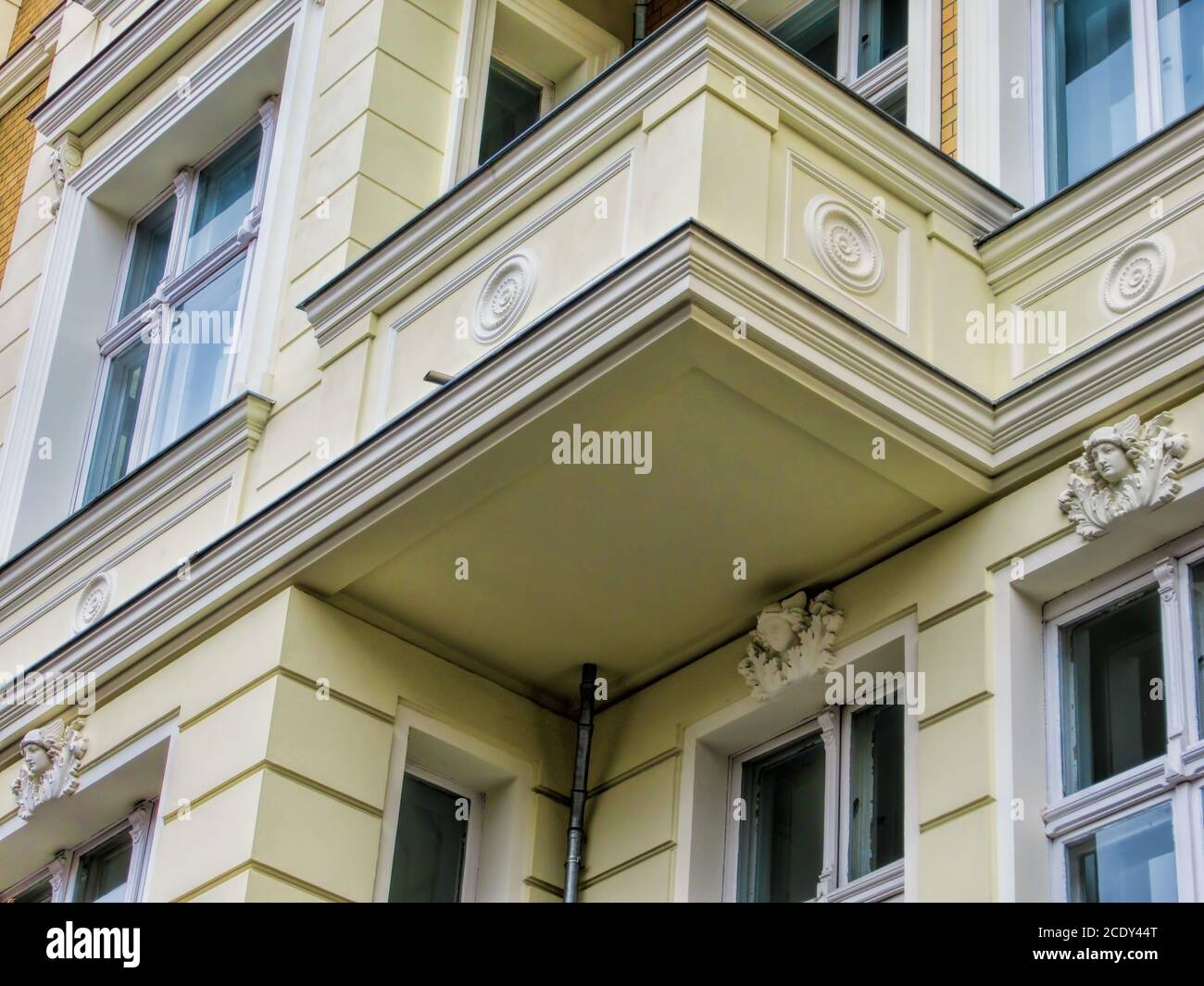 Berlin old tenement building hi-res stock photography and images - Alamy