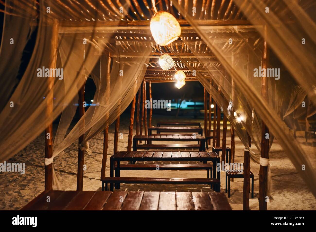 Empty beach restaurant hi-res stock photography and images - Alamy