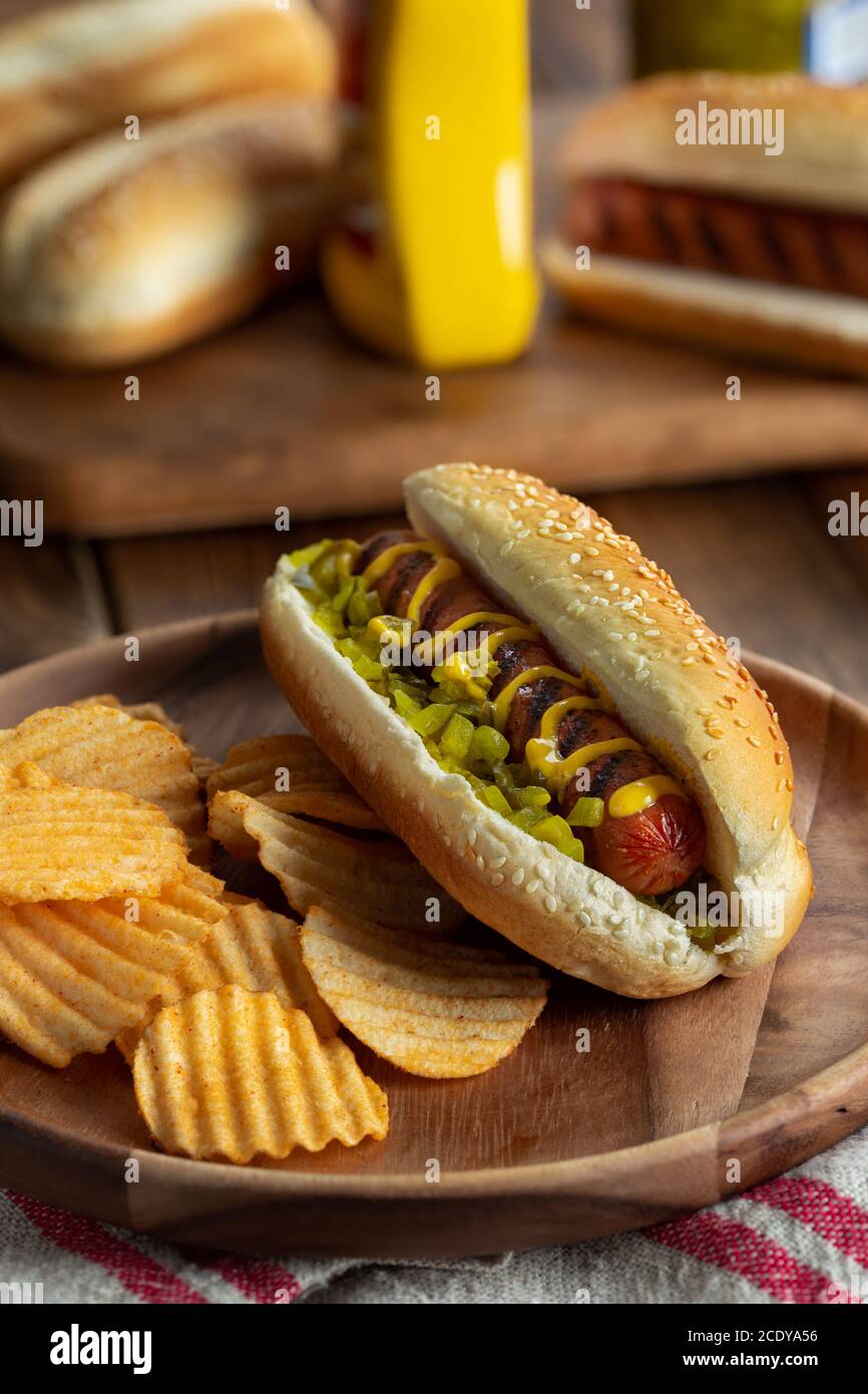 Hot dog and chips hi-res stock photography and images - Alamy