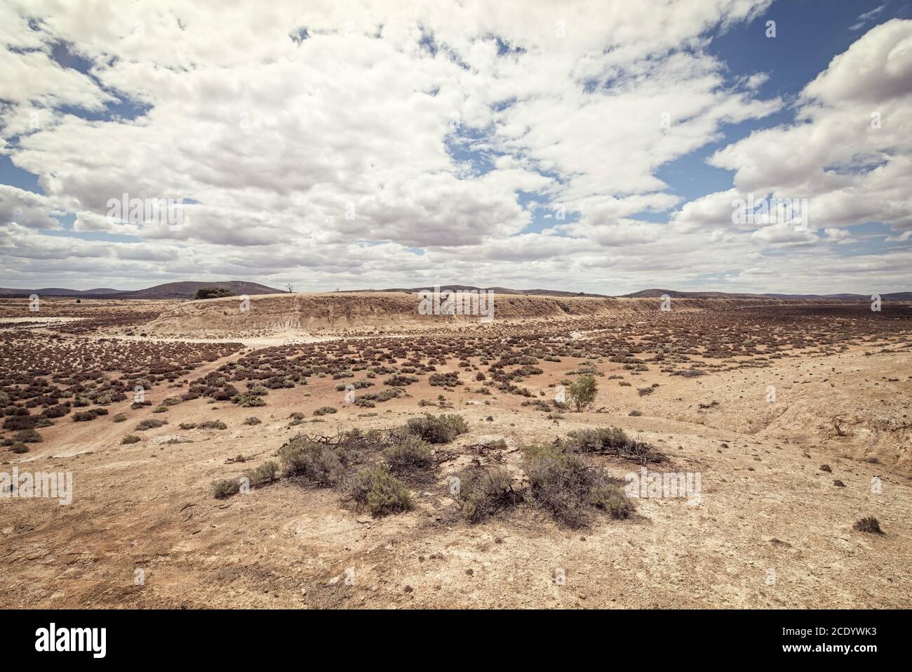 Australia desert scrub hills hi-res stock photography and images - Alamy