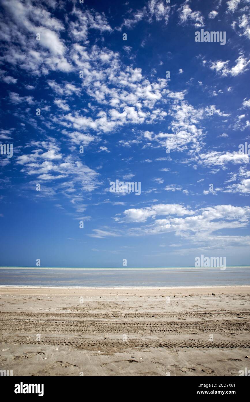 Eighty mile beach hi-res stock photography and images - Alamy