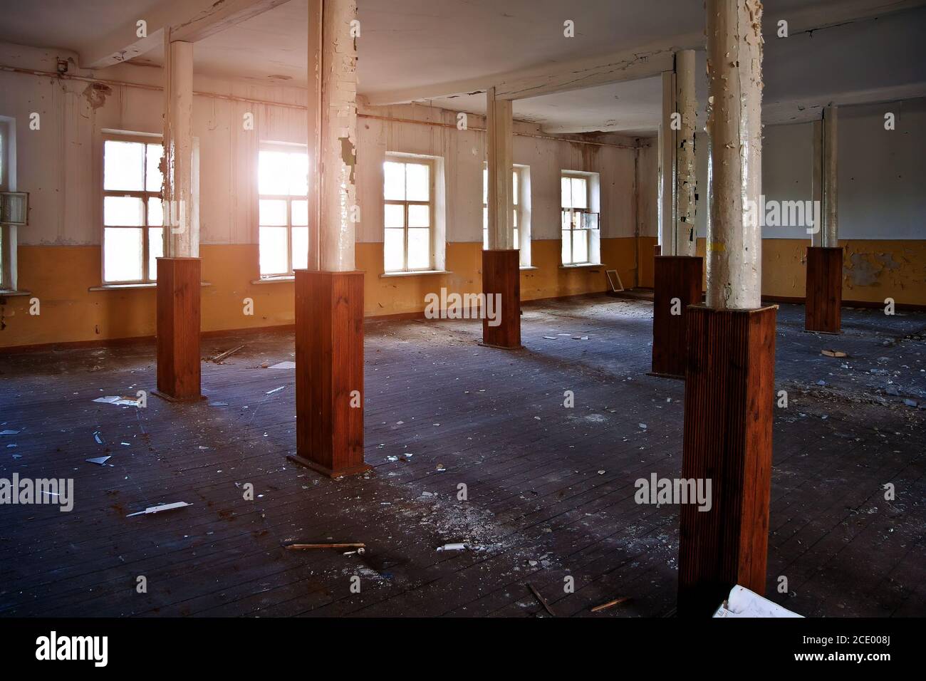 Abandoned building interior, dirty room, rotten peeled walls Stock ...