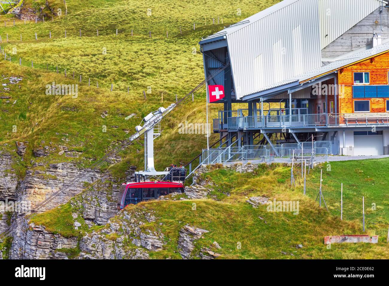 Cable car platform hi-res stock photography and images - Alamy