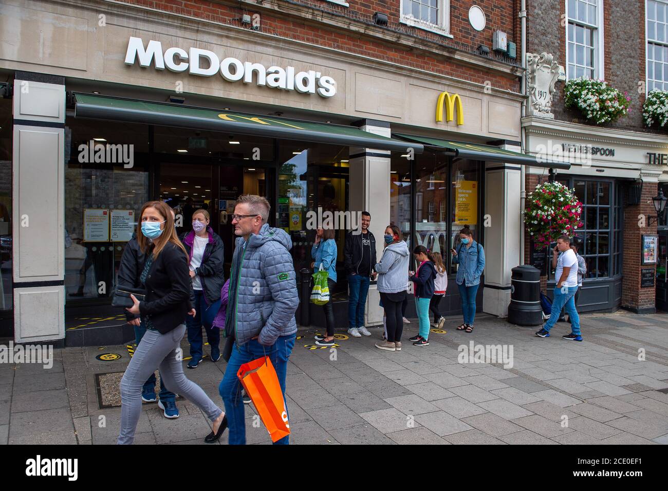 Windsor, Berkshire, UK. 30th August, 2020. People queue outside the ...