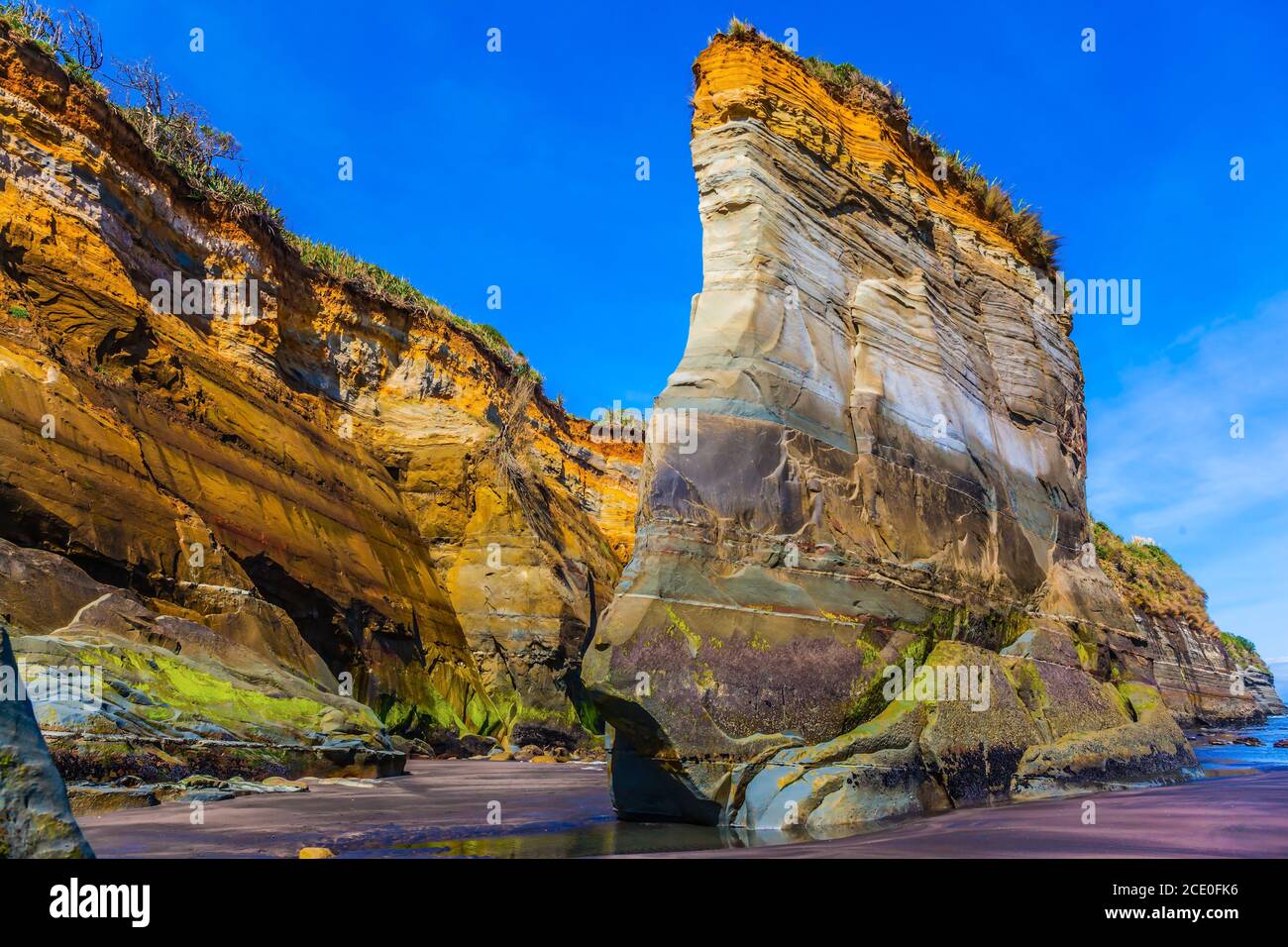 Cliffs on the Pacific coast Stock Photo - Alamy
