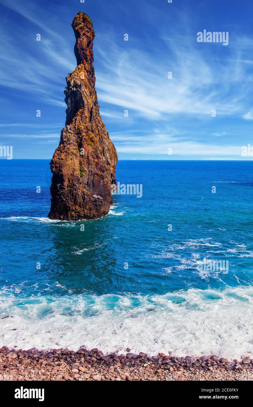 Two rocks hi-res stock photography and images - Alamy
