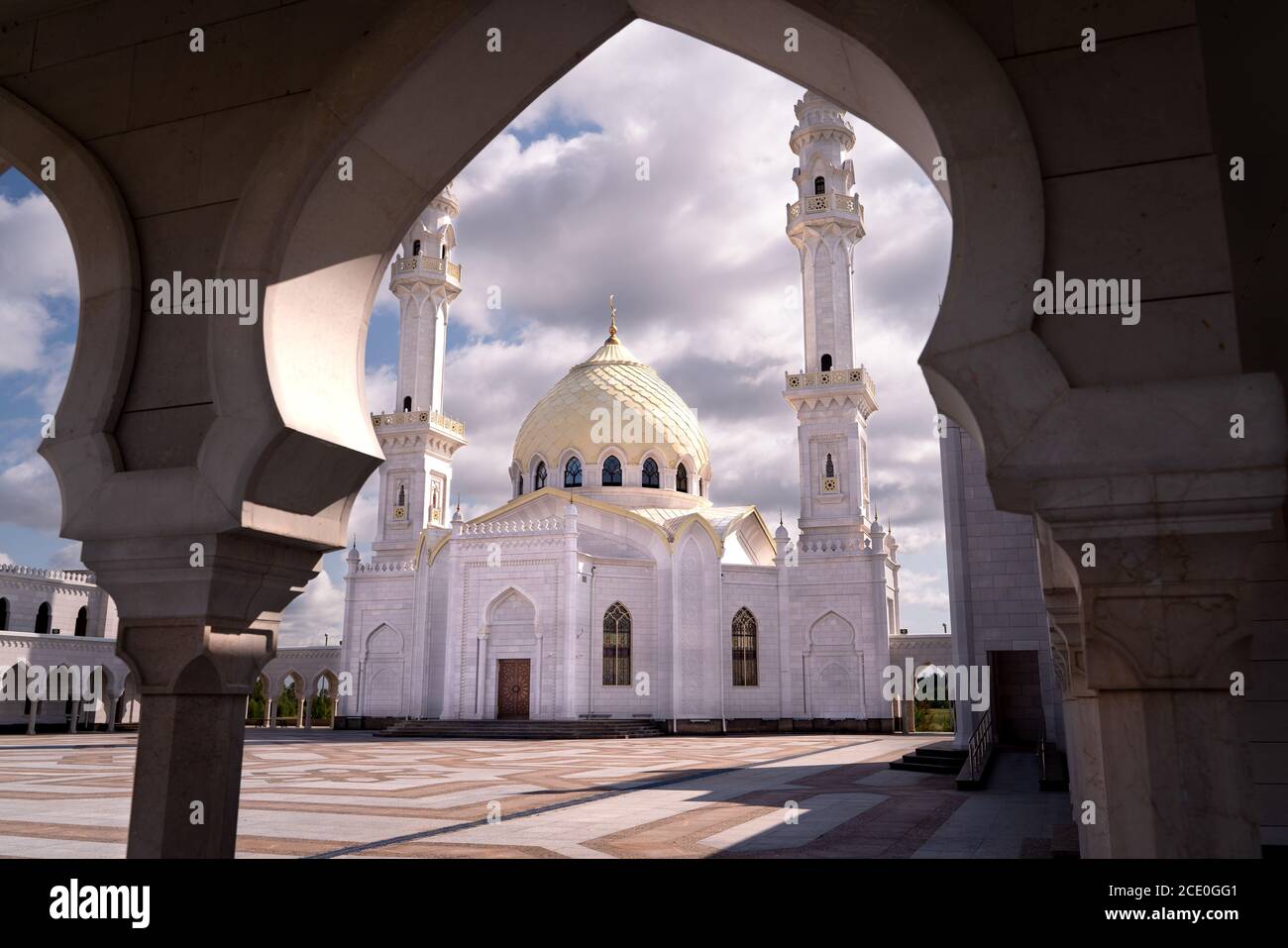 The White mosque in Bulgar Tatarstan Stock Photo - Alamy