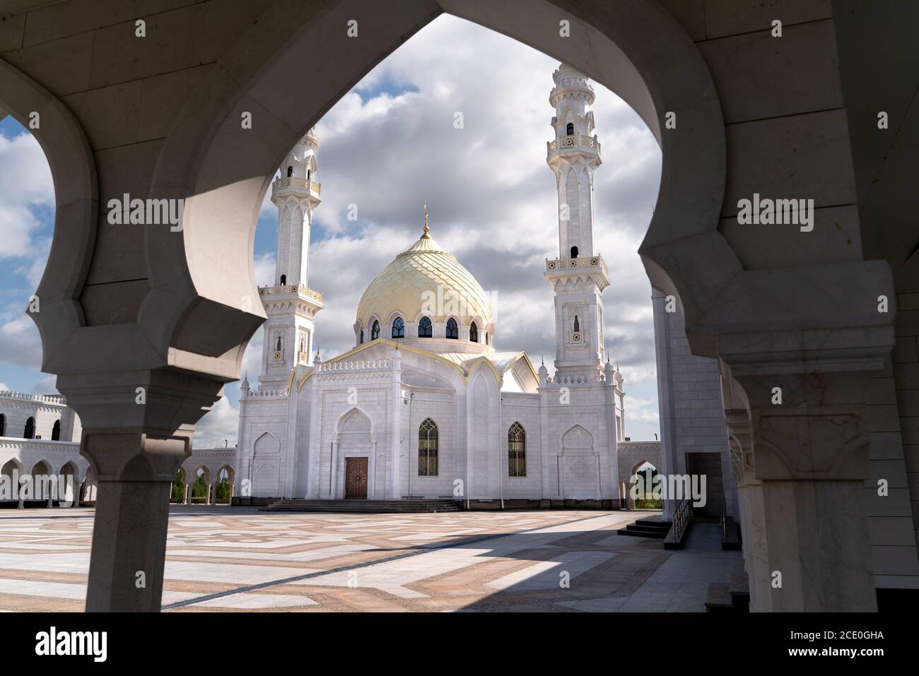 The White mosque in Bulgar Tatarstan Stock Photo - Alamy