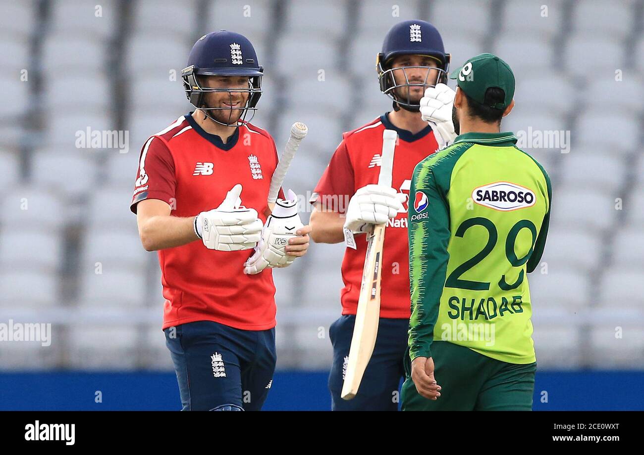 England's Dawid Malan (left) and Lewis Gregory shake hands with ...