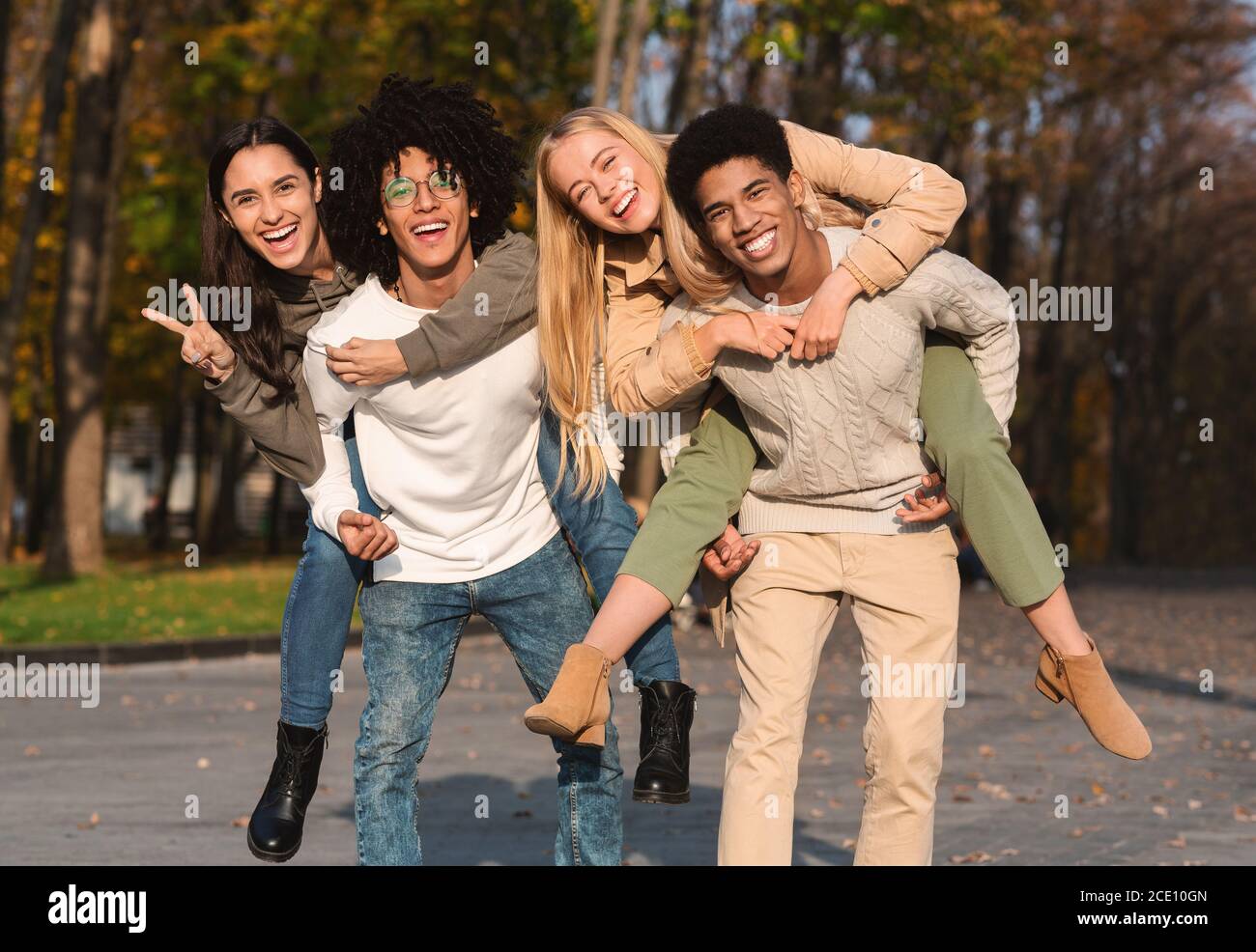 Teen lovers hi-res stock photography and images - Alamy