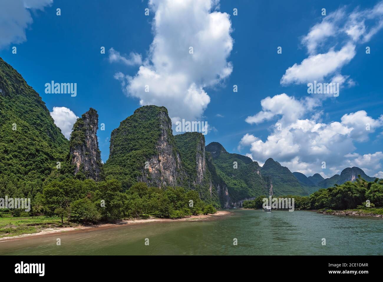 Tourist boat sailing on a Li River in China Stock Photo - Alamy
