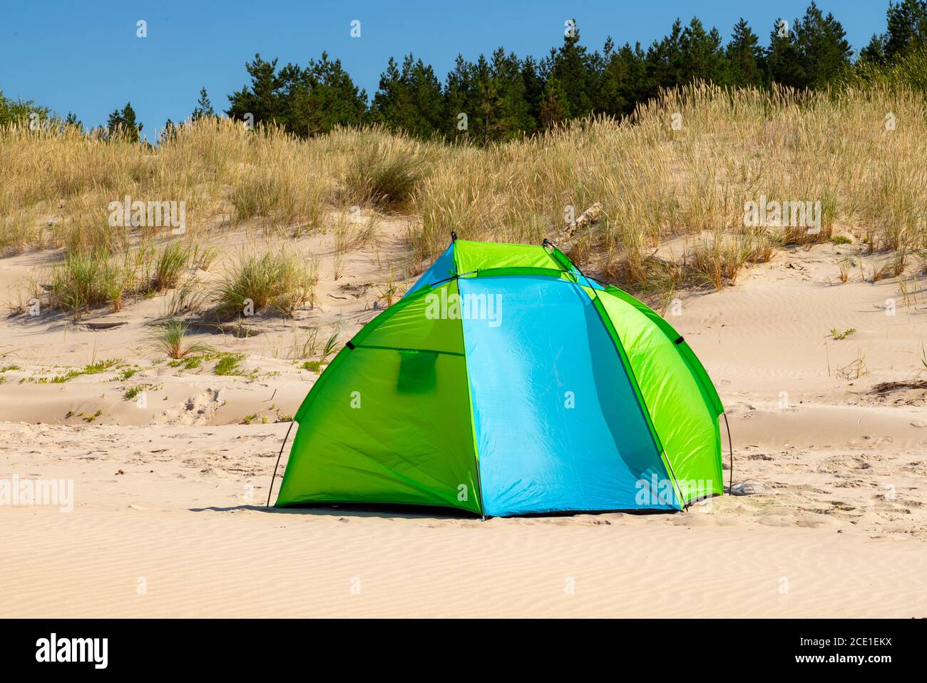 Wind breaker tent hi-res stock photography and images - Alamy