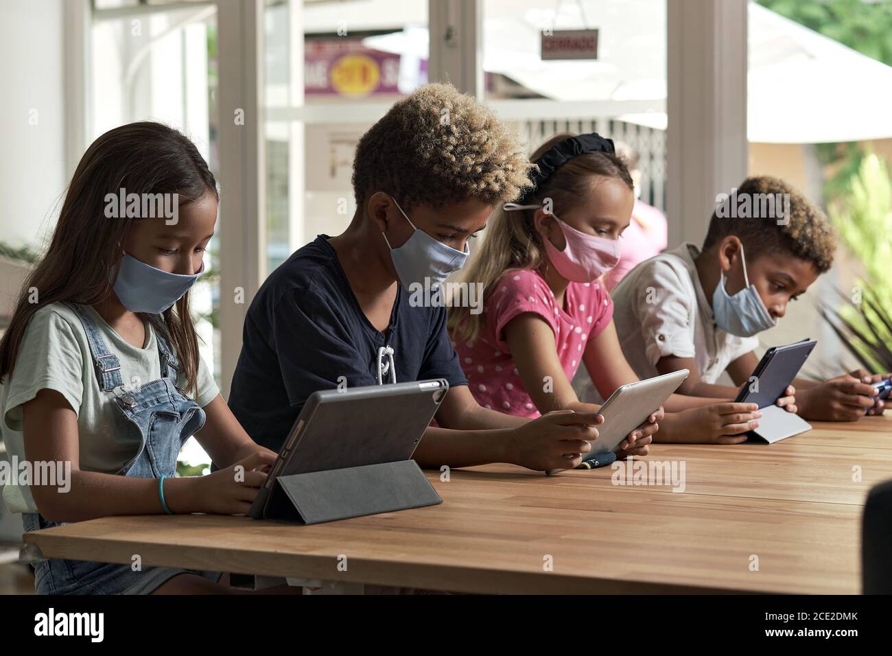 Kids ignoring each other hi-res stock photography and images - Alamy