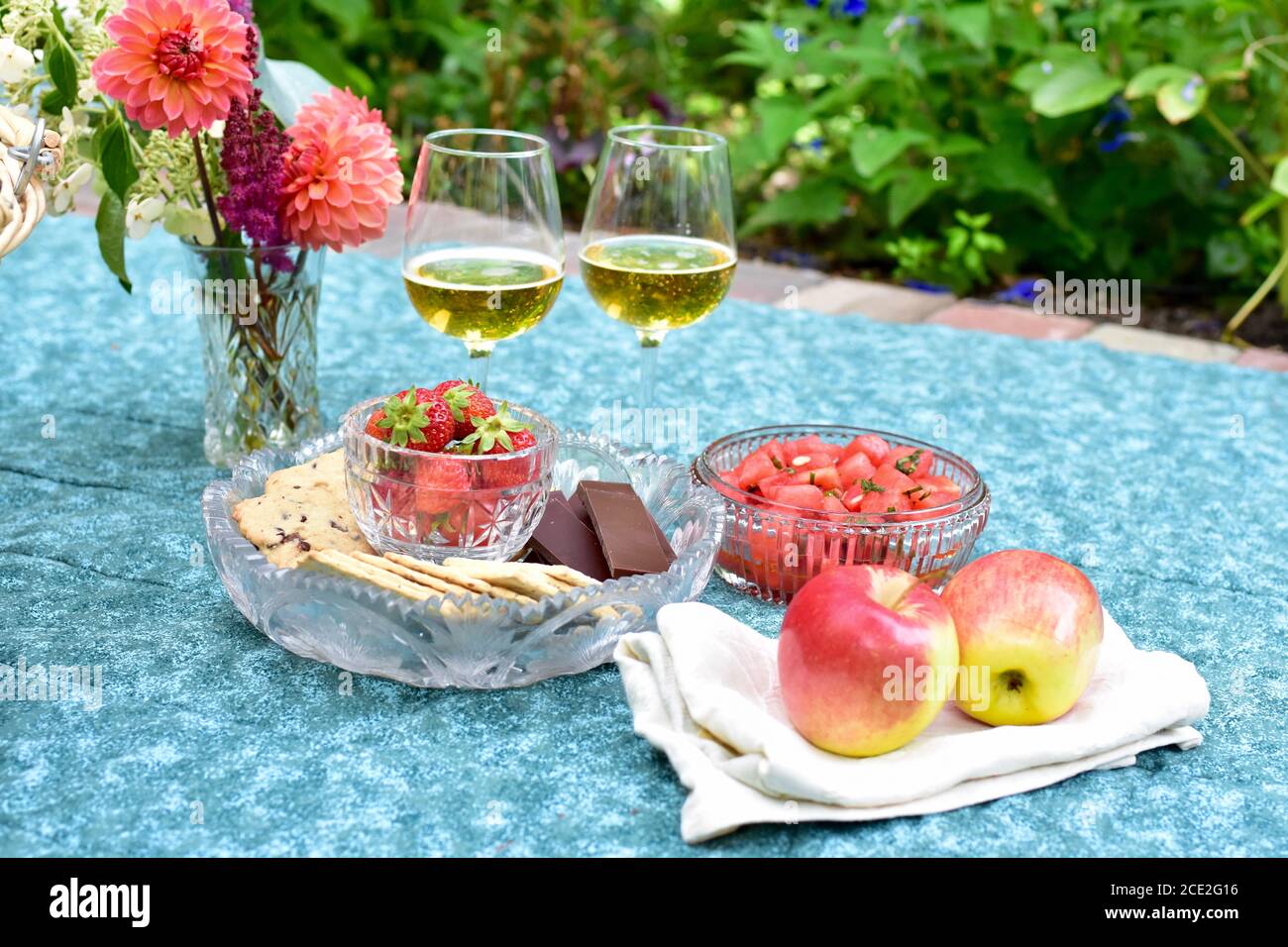 Simple picnic in the backyard hi-res stock photography and images - Alamy