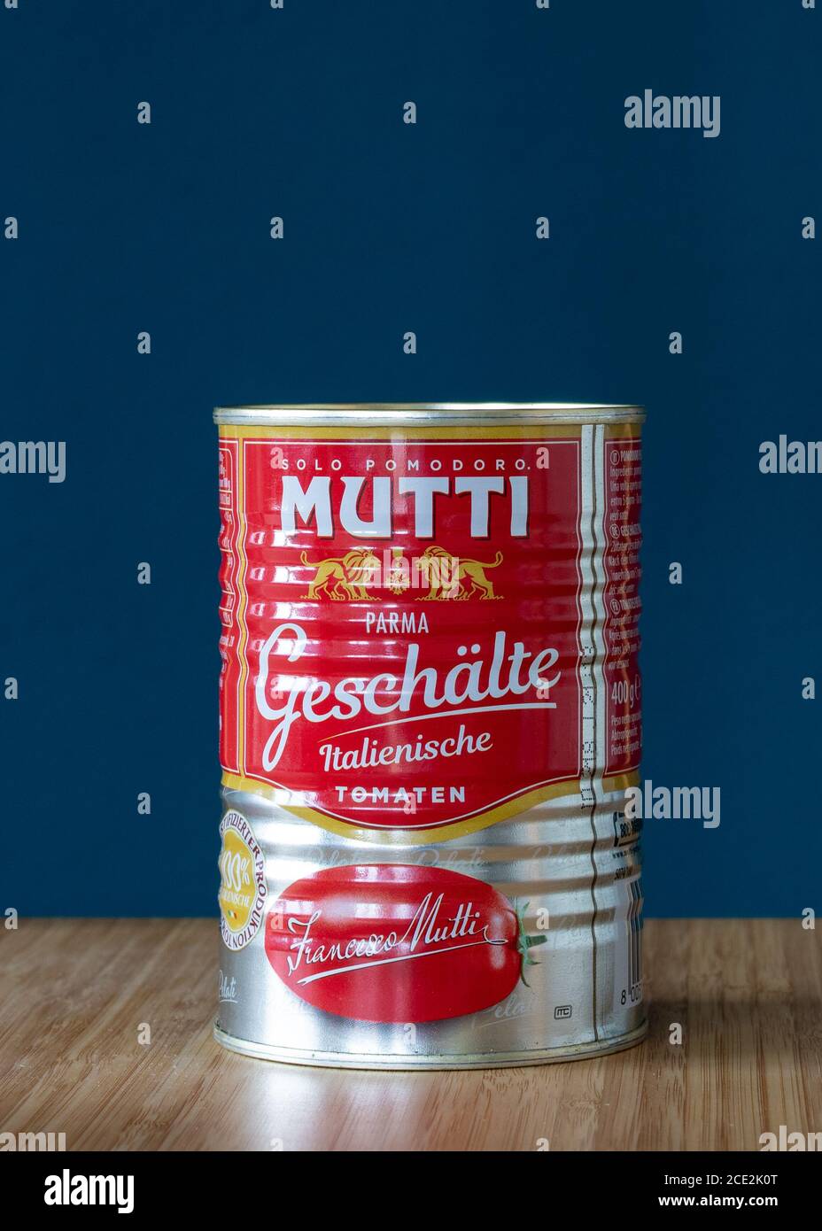 Mutti peeled tomatoes hi-res stock photography and images - Alamy