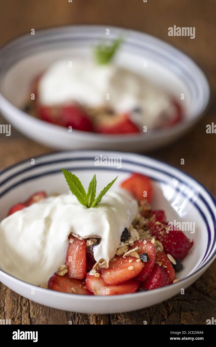 Muesli yoghurt hi-res stock photography and images - Alamy