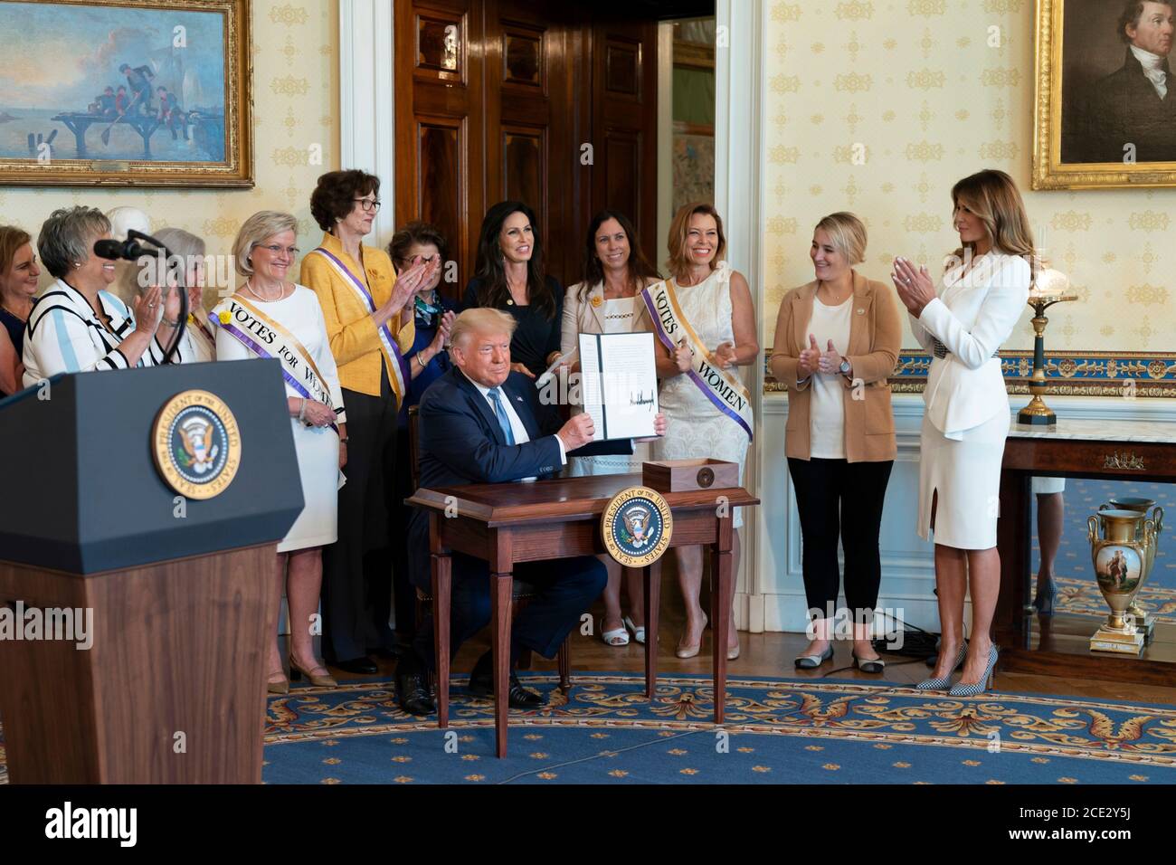 Signing the u s constitution hi-res stock photography and images - Alamy