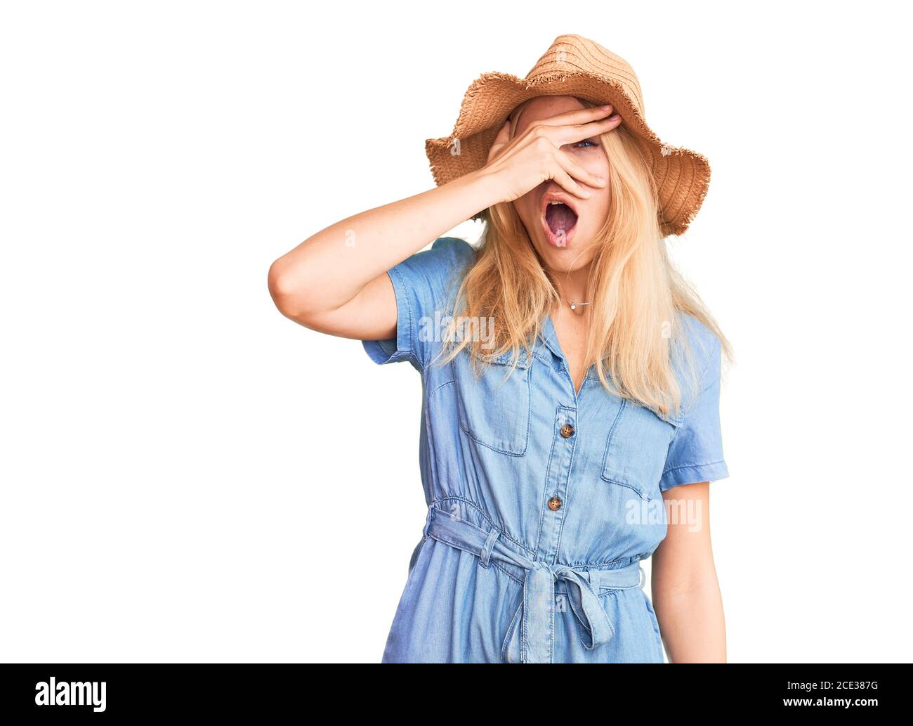 Woman embarrassed beach hi-res stock photography and images - Alamy