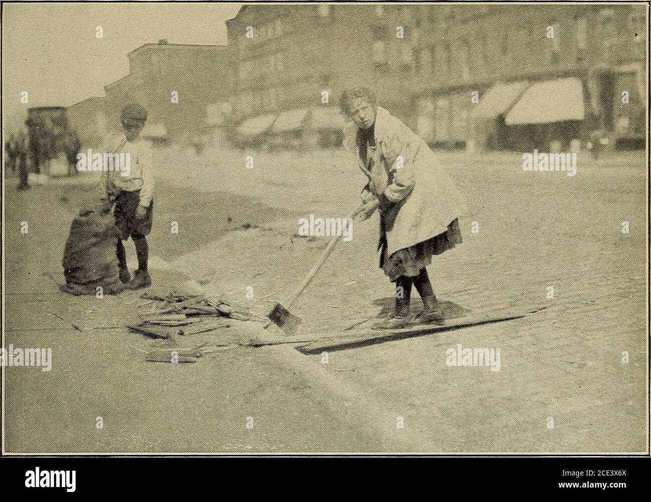 People first rung ladder hi-res stock photography and images - Alamy