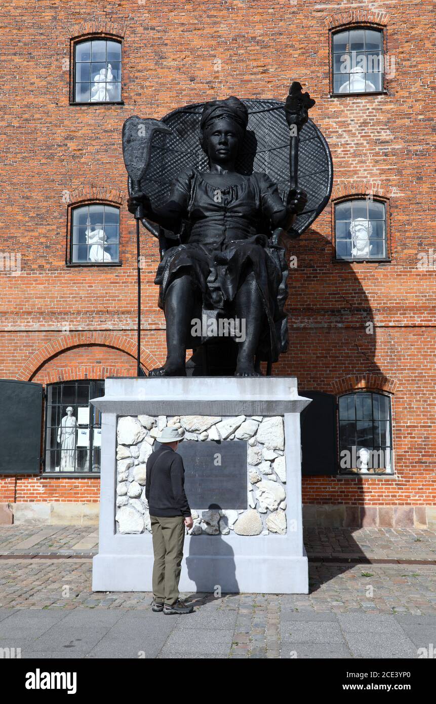 I am Queen Mary sculpture at the Royal Cast Collection building on ...