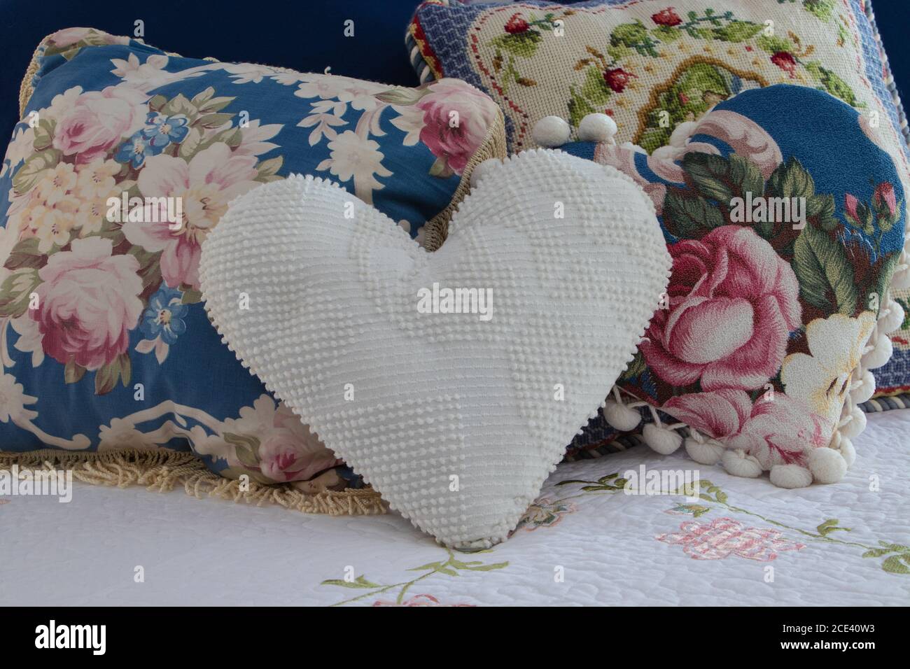 Heart shaped bed hi-res stock photography and images - Alamy