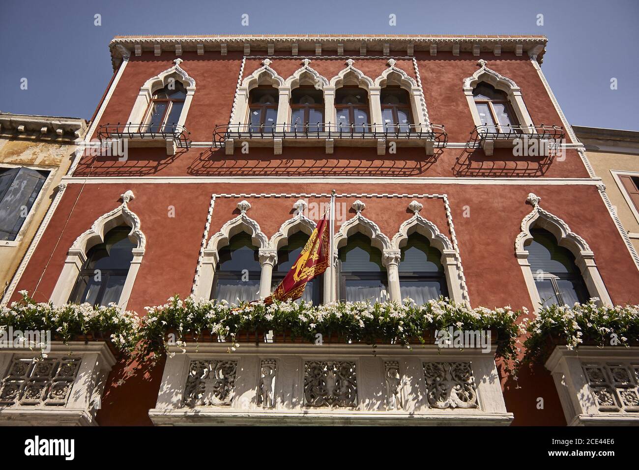 Red palace hi-res stock photography and images - Alamy