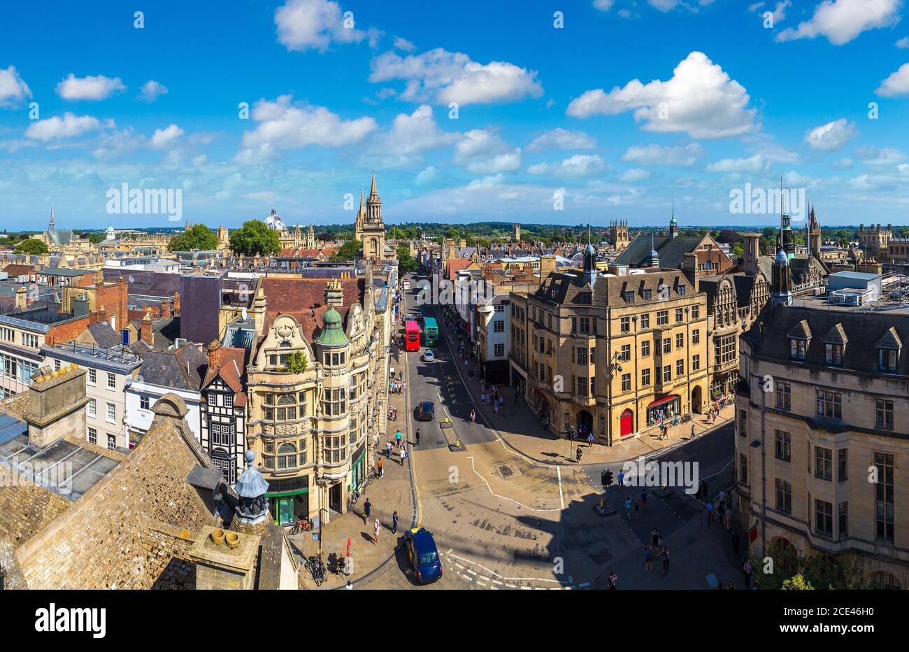 Panoramic aerial view of Oxford in a beautiful summer day, England ...