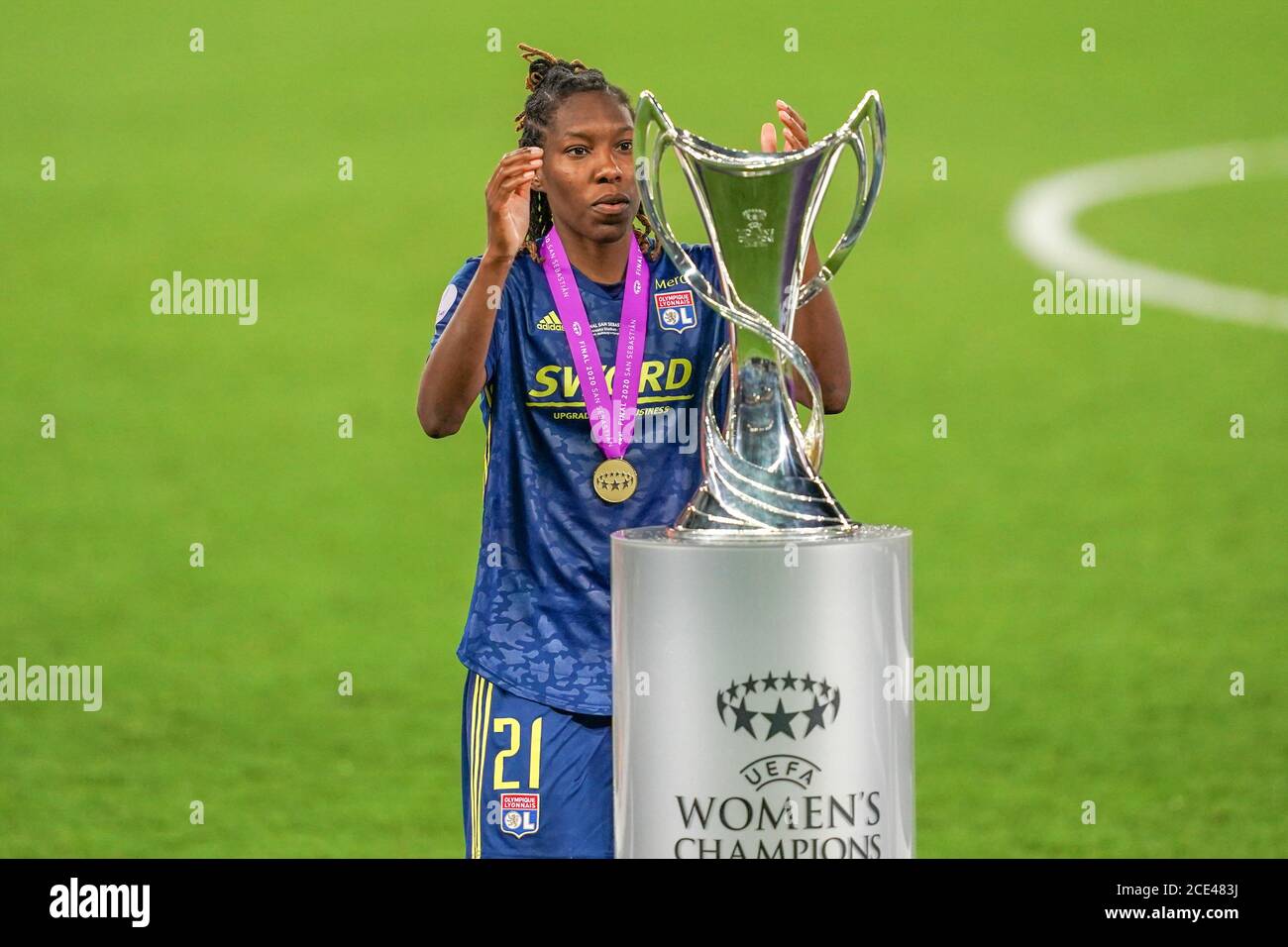 Kadeisha buchanan trophy hi-res stock photography and images - Alamy