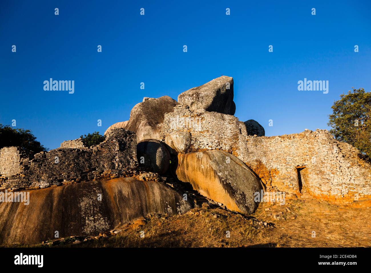 Great Zimbabwe ruins, courtyard of "the Hill Complex", acropolis ...