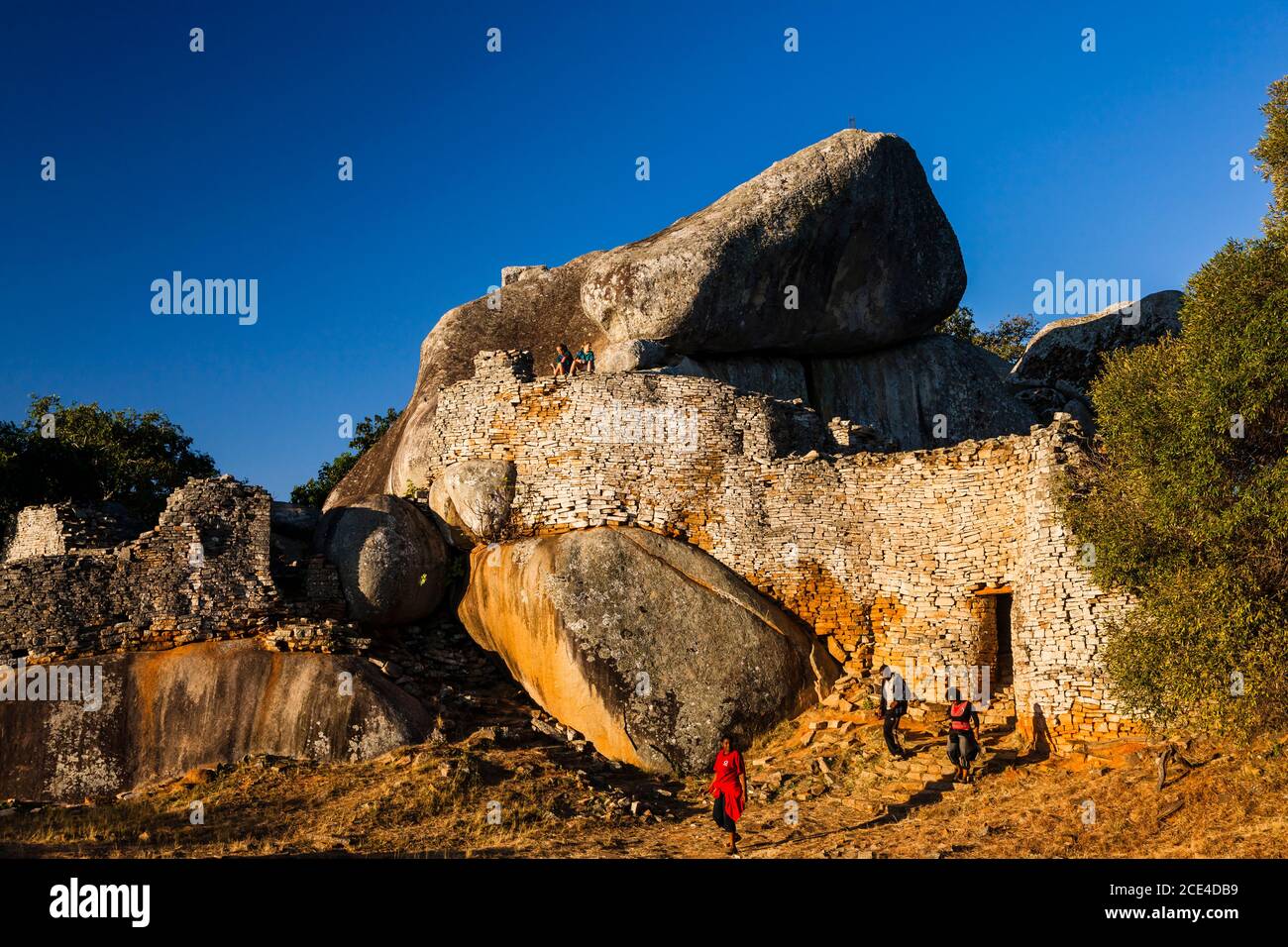 Great Zimbabwe ruins, courtyard of "the Hill Complex", acropolis ...