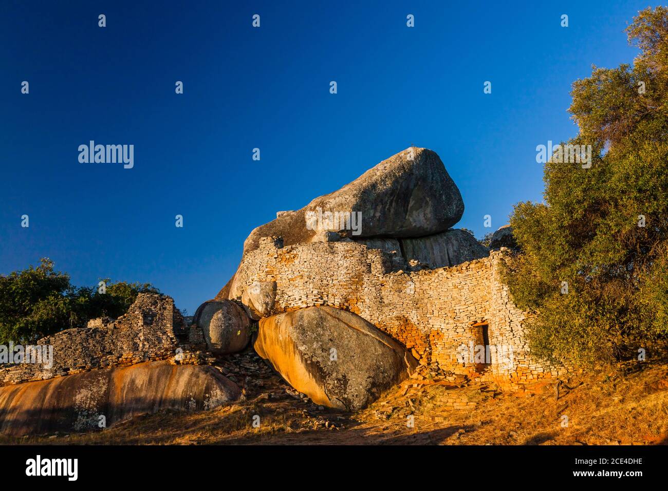 Great Zimbabwe ruins, courtyard of "the Hill Complex", acropolis ...