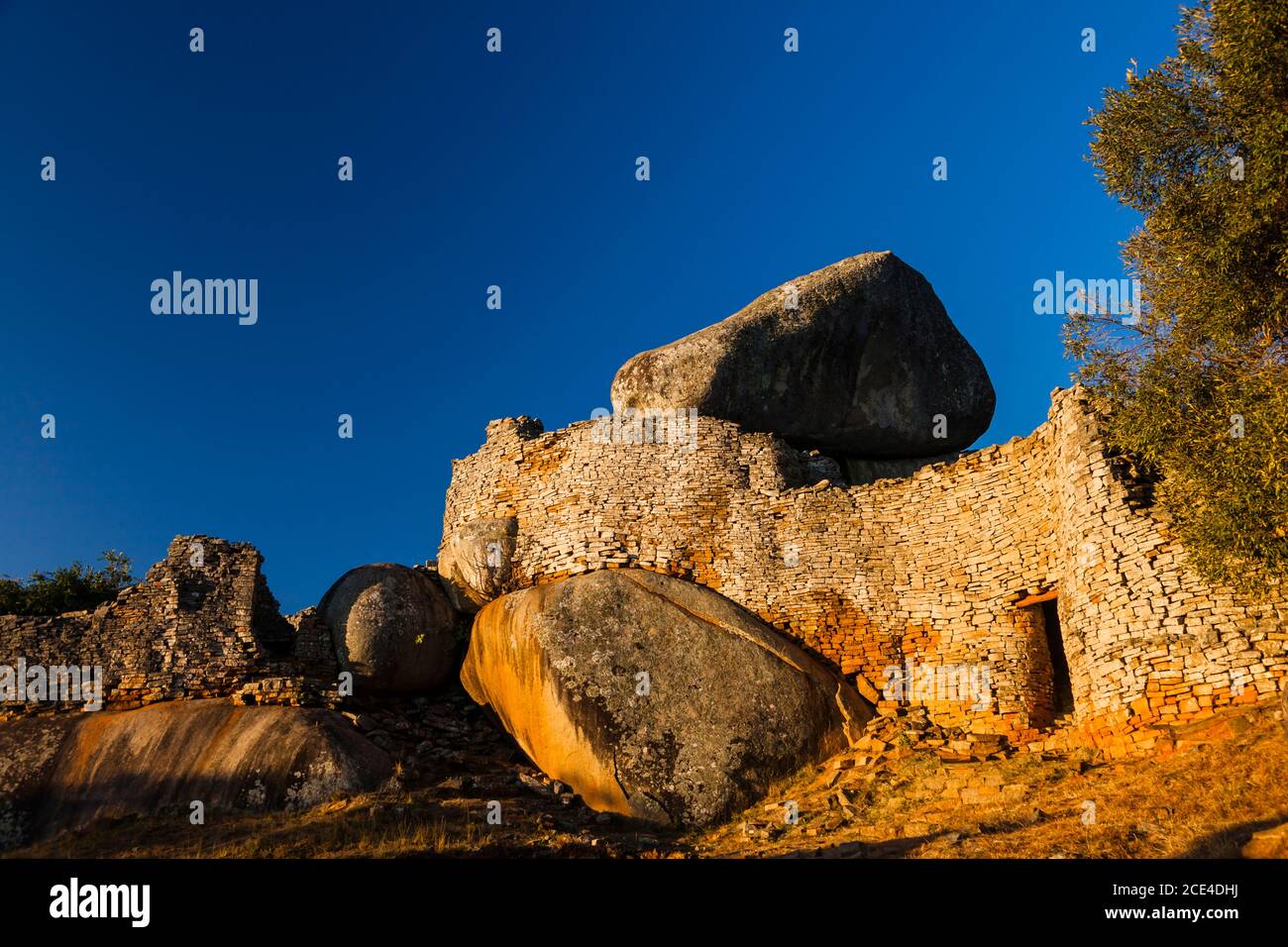 Great Zimbabwe ruins, courtyard of "the Hill Complex", acropolis ...