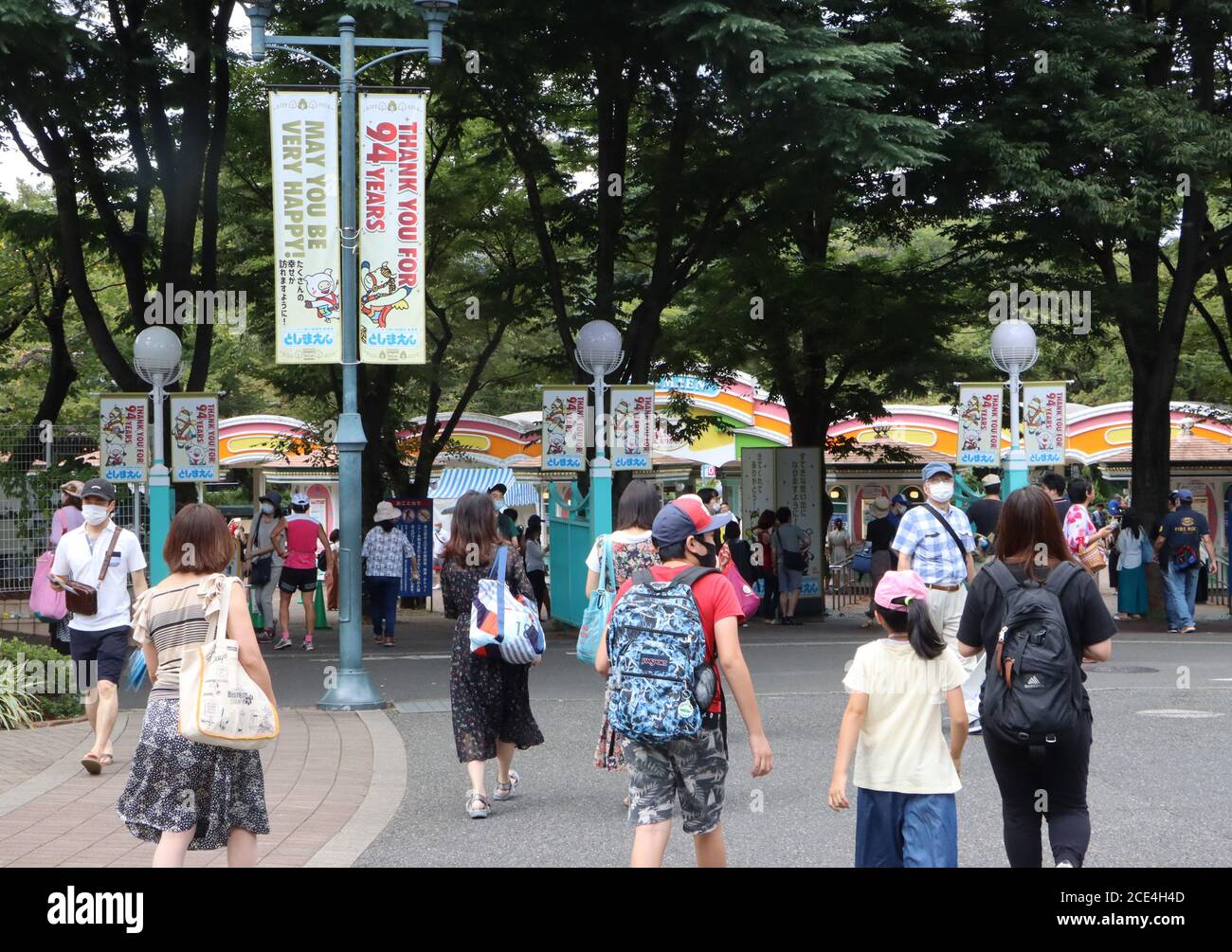 Tokyo, Japan. 30th Aug, 2020. People rush to the Toshimaen amusement ...
