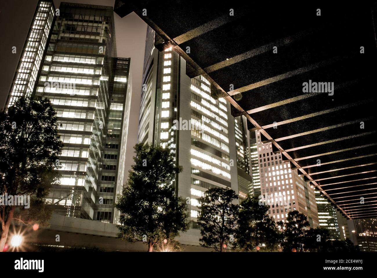 Shiodome skyscraper hi-res stock photography and images - Alamy
