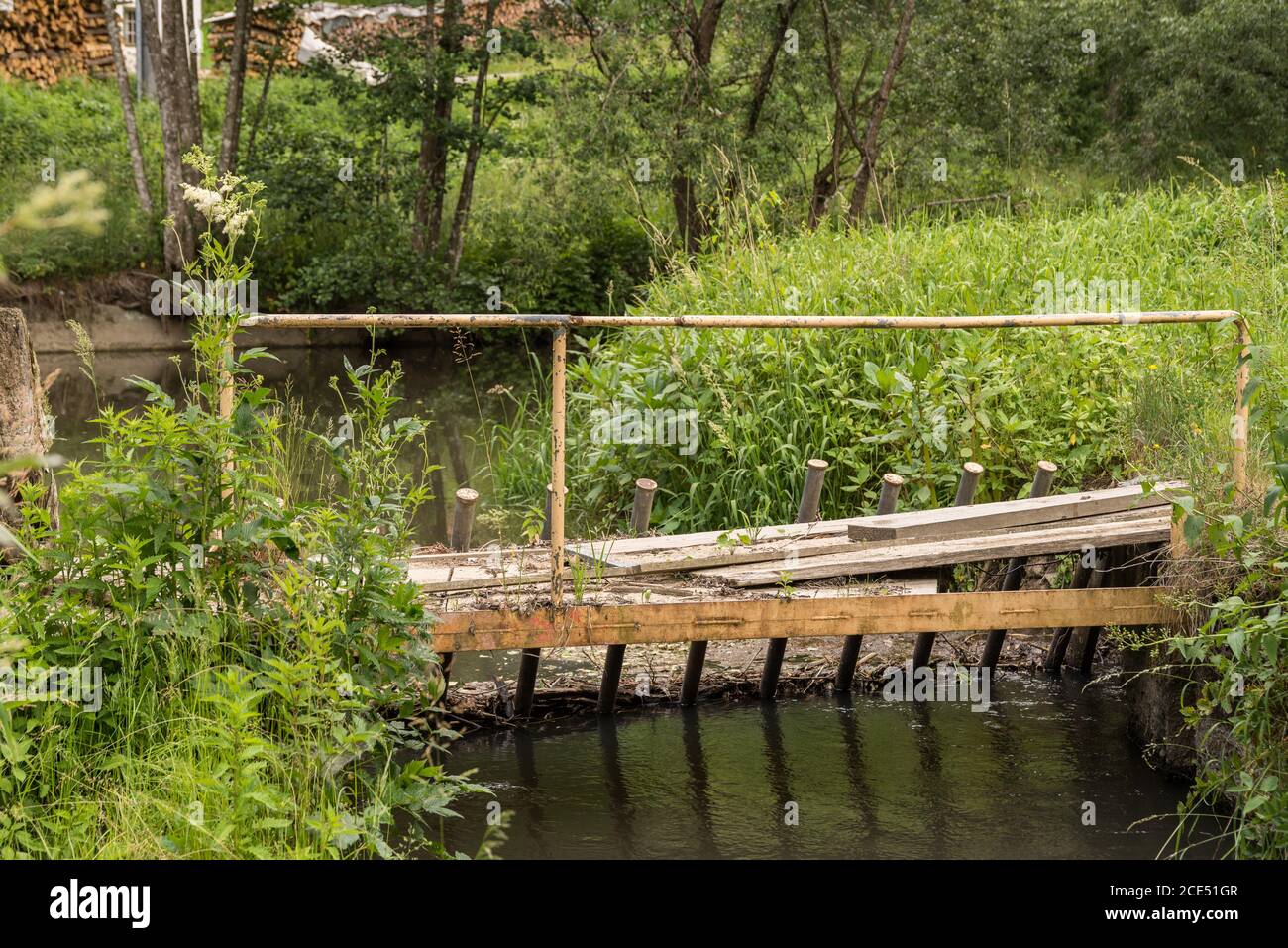 Dangerous wooden bridge hi-res stock photography and images - Alamy