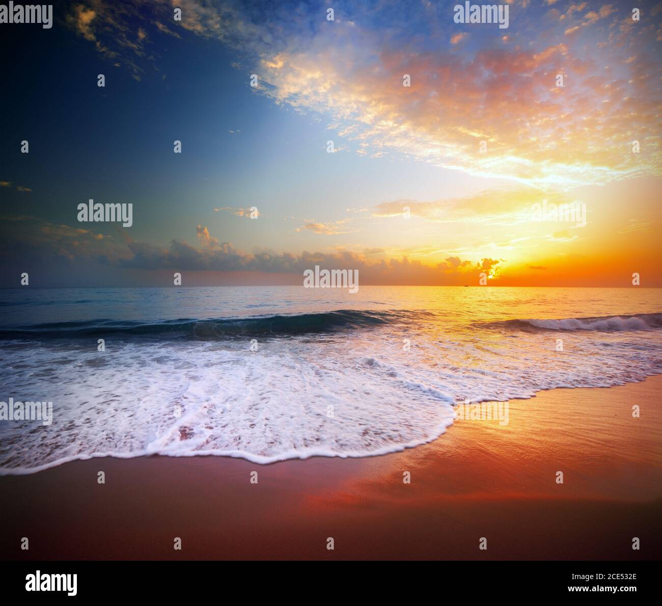 Beautiful tropical sunset hi-res stock photography and images - Alamy