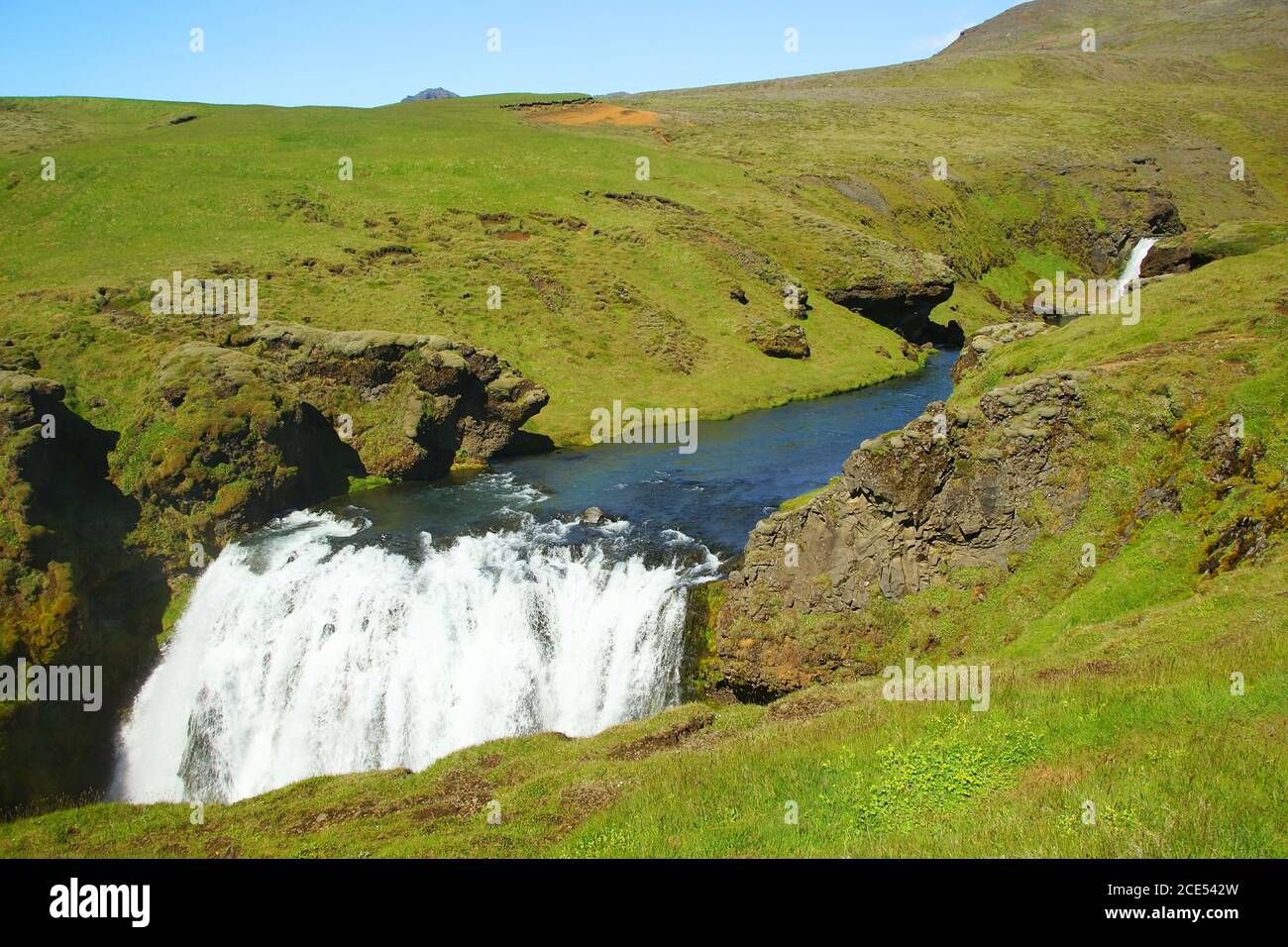 A fascinating summer hike in Iceland, in the country of volcanoes ...
