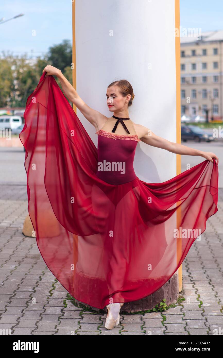 Old woman splits hi-res stock photography and images - Alamy