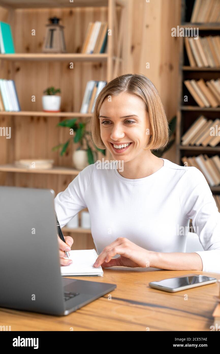 Computer in public school classroom hi-res stock photography and images ...